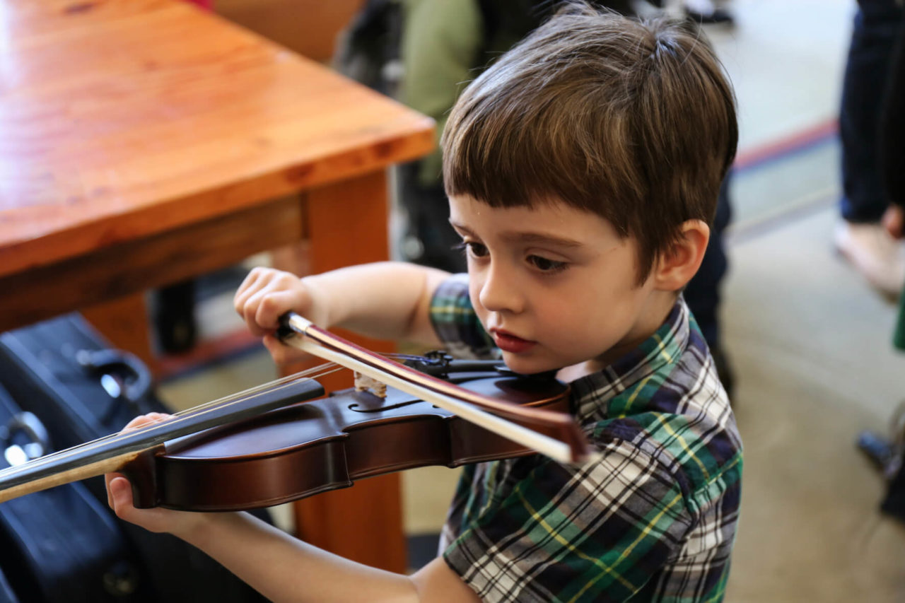 What size violin does my child need? - Violin Lounge